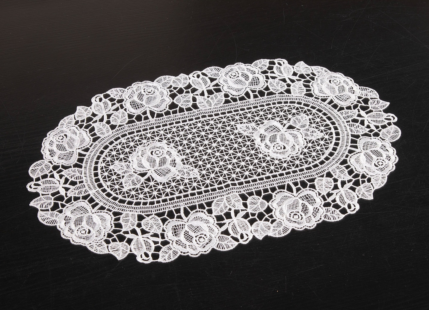 Tischdekoration aus Spitze - WEISS